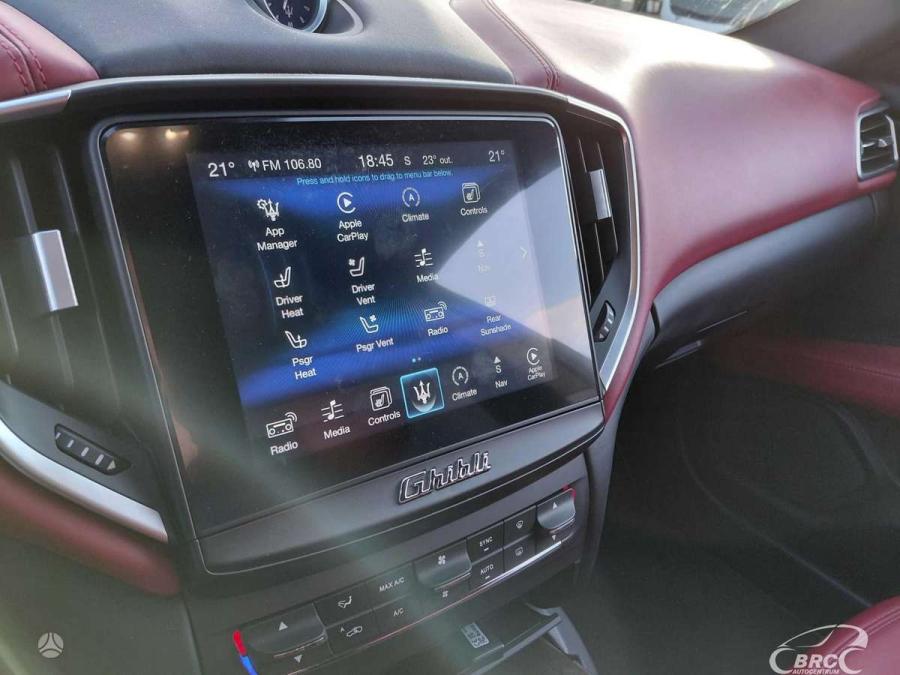 Black Maserati Ghibli 2016 in Vilnius, with an engine capacity of 2.98 L and mileage of 101 thousand km for 18900 €, photo 19 on AUTOMOTO.COM.LV