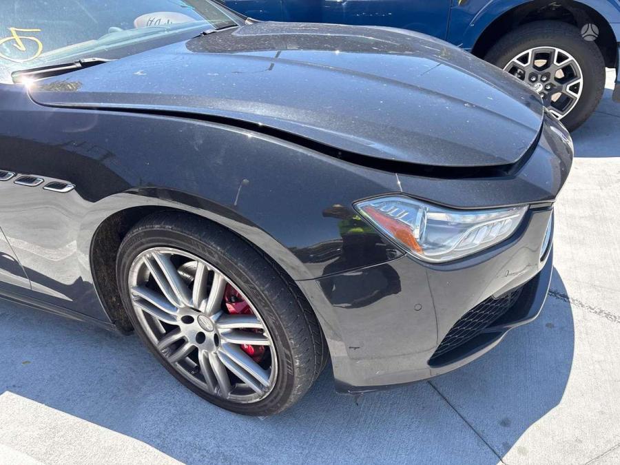 Melns Maserati Ghibli 2017 Kauņa, ar dzinēja tilpumu 2.98 L un nobraukumu 138 tūkst. km par 11300 €, foto 5 vietnē AUTOMOTO.COM.LV