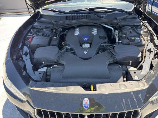 Black Maserati Ghibli 2017 in Kaunas, with an engine capacity of 2.98 L and mileage of 138 thousand km for 11300 €, photo 10 on AUTOMOTO.COM.LV