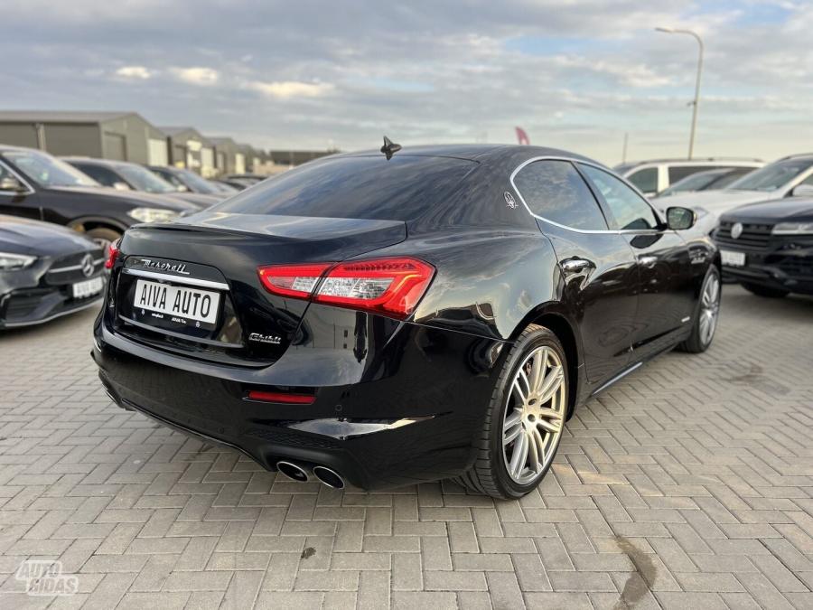 Melns Maserati Ghibli 2018 Kauņa, ar dzinēja tilpumu 3.00 L un nobraukumu 22 tūkst. km par 29000 €, foto 4 vietnē AUTOMOTO.COM.LV