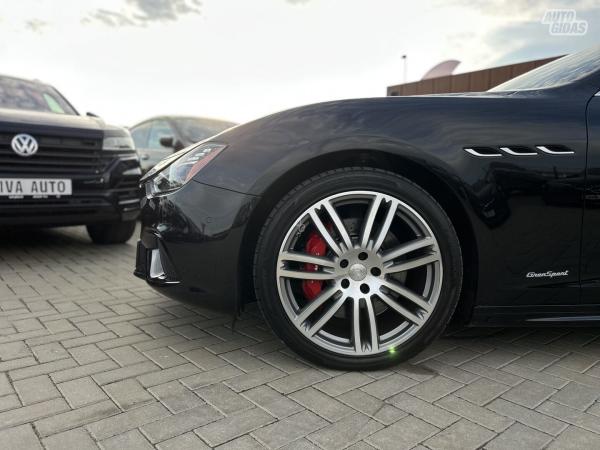 Maserati Ghibli 2018 in Kaunas on AUTOMOTO.COM.LV Black Maserati Ghibli 2018 in Kaunas, with an engine capacity of 3.00 L and mileage of 22 thousand km for 29000 €, photo 6 on AUTOMOTO.COM.LV