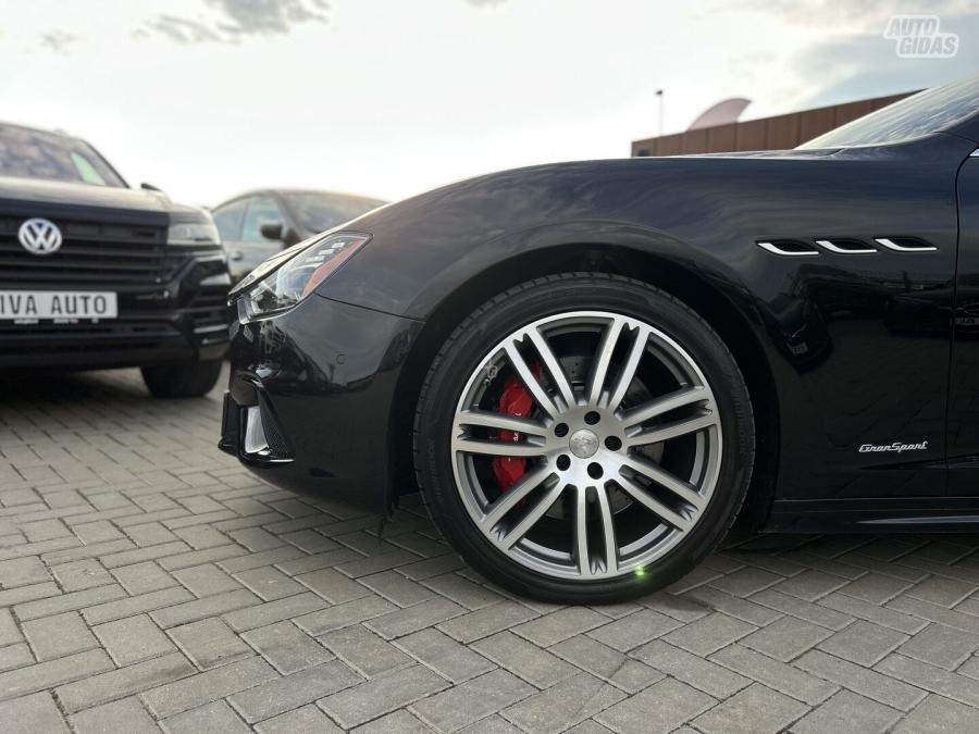 Melns Maserati Ghibli 2018 Kauņa, ar dzinēja tilpumu 3.00 L un nobraukumu 22 tūkst. km par 29000 €, foto 6 vietnē AUTOMOTO.COM.LV