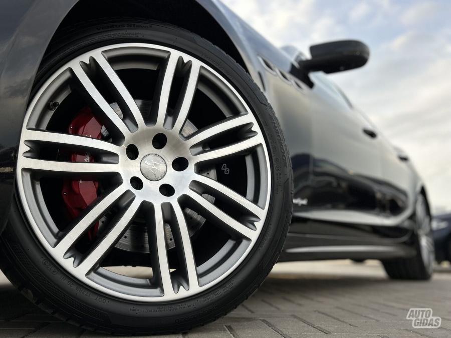 Melns Maserati Ghibli 2018 Kauņa, ar dzinēja tilpumu 3.00 L un nobraukumu 22 tūkst. km par 29000 €, foto 15 vietnē AUTOMOTO.COM.LV