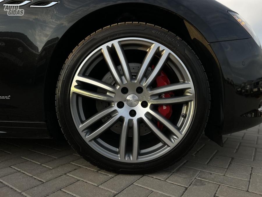 Melns Maserati Ghibli 2018 Kauņa, ar dzinēja tilpumu 3.00 L un nobraukumu 22 tūkst. km par 29000 €, foto 20 vietnē AUTOMOTO.COM.LV