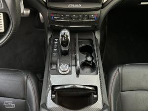 Melns Maserati Ghibli 2018 Kauņa, ar dzinēja tilpumu 3.00 L un nobraukumu 22 tūkst. km par 29000 €, foto 29 vietnē AUTOMOTO.COM.LV
