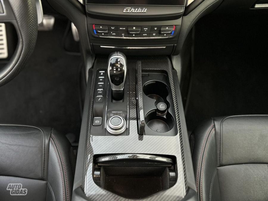 Melns Maserati Ghibli 2018 Kauņa, ar dzinēja tilpumu 3.00 L un nobraukumu 22 tūkst. km par 29000 €, foto 29 vietnē AUTOMOTO.COM.LV