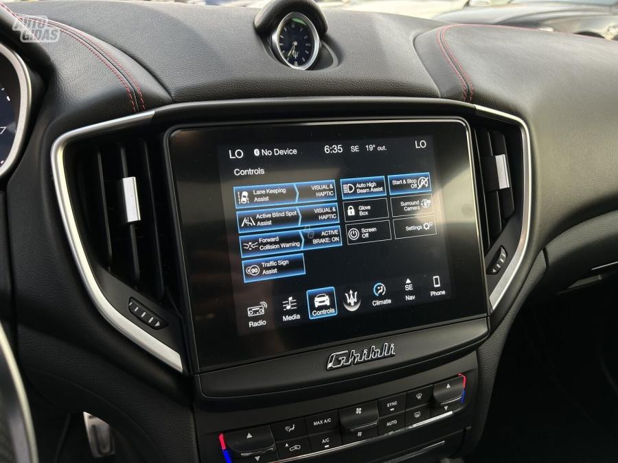 Melns Maserati Ghibli 2018 Kauņa, ar dzinēja tilpumu 3.00 L un nobraukumu 22 tūkst. km par 29000 €, foto 32 vietnē AUTOMOTO.COM.LV
