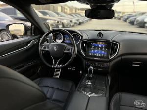 Melns Maserati Ghibli 2018 Kauņa, ar dzinēja tilpumu 3.00 L un nobraukumu 22 tūkst. km par 29000 €, foto 36 vietnē AUTOMOTO.COM.LV