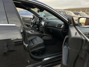 Melns Maserati Ghibli 2018 Kauņa, ar dzinēja tilpumu 3.00 L un nobraukumu 22 tūkst. km par 29000 €, foto 38 vietnē AUTOMOTO.COM.LV