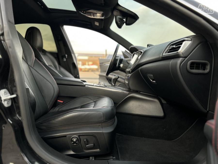 Melns Maserati Ghibli 2018 Kauņa, ar dzinēja tilpumu 3.00 L un nobraukumu 22 tūkst. km par 29000 €, foto 39 vietnē AUTOMOTO.COM.LV