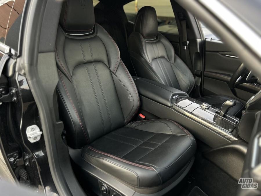 Melns Maserati Ghibli 2018 Kauņa, ar dzinēja tilpumu 3.00 L un nobraukumu 22 tūkst. km par 29000 €, foto 41 vietnē AUTOMOTO.COM.LV