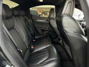 Melns Maserati Ghibli 2018 Kauņa, ar dzinēja tilpumu 3.00 L un nobraukumu 22 tūkst. km par 29000 €, foto 45 vietnē AUTOMOTO.COM.LV