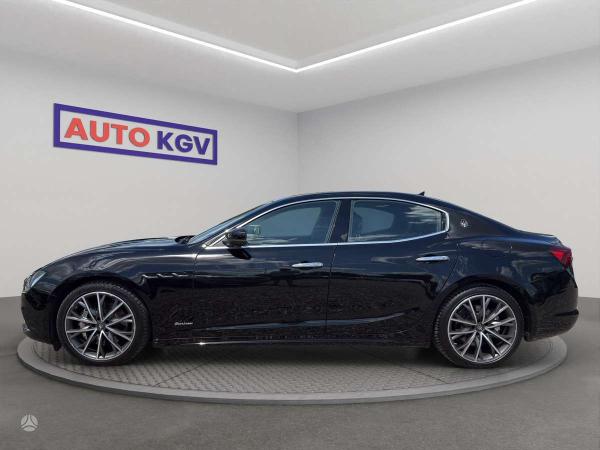 Black Maserati Ghibli 2019 in Kaunas, with an engine capacity of 3.00 L and mileage of 96 thousand km for 30999 €, photo 2 on AUTOMOTO.COM.LV