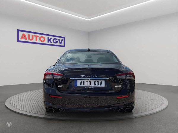 Black Maserati Ghibli 2019 in Kaunas, with an engine capacity of 3.00 L and mileage of 96 thousand km for 30999 €, photo 4 on AUTOMOTO.COM.LV