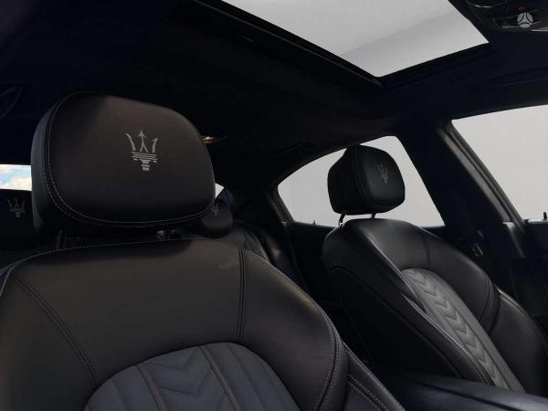 Black Maserati Ghibli 2019 in Kaunas, with an engine capacity of 3.00 L and mileage of 96 thousand km for 30999 €, photo 9 on AUTOMOTO.COM.LV
