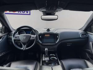 Melns Maserati Ghibli 2019 Kauņa, ar dzinēja tilpumu 3.00 L un nobraukumu 96 tūkst. km par 30999 €, foto 13 vietnē AUTOMOTO.COM.LV