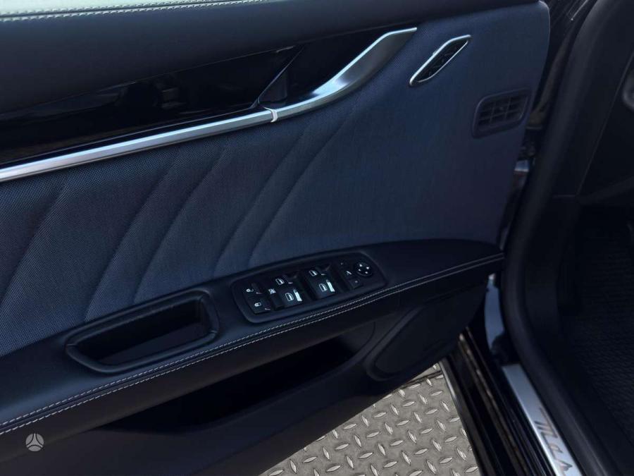 Melns Maserati Ghibli 2019 Kauņa, ar dzinēja tilpumu 3.00 L un nobraukumu 96 tūkst. km par 30999 €, foto 14 vietnē AUTOMOTO.COM.LV