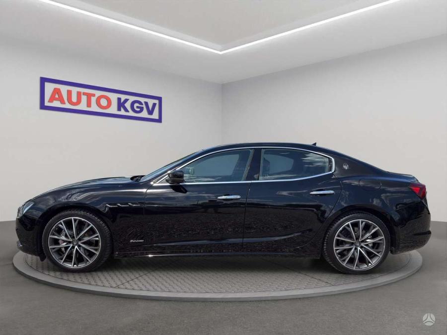 Melns Maserati Ghibli 2019 Kauņa, ar dzinēja tilpumu 3.00 L un nobraukumu 96 tūkst. km par 30999 €, foto 3 vietnē AUTOMOTO.COM.LV