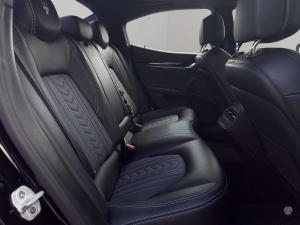 Melns Maserati Ghibli 2019 Kauņa, ar dzinēja tilpumu 3.00 L un nobraukumu 96 tūkst. km par 30999 €, foto 11 vietnē AUTOMOTO.COM.LV