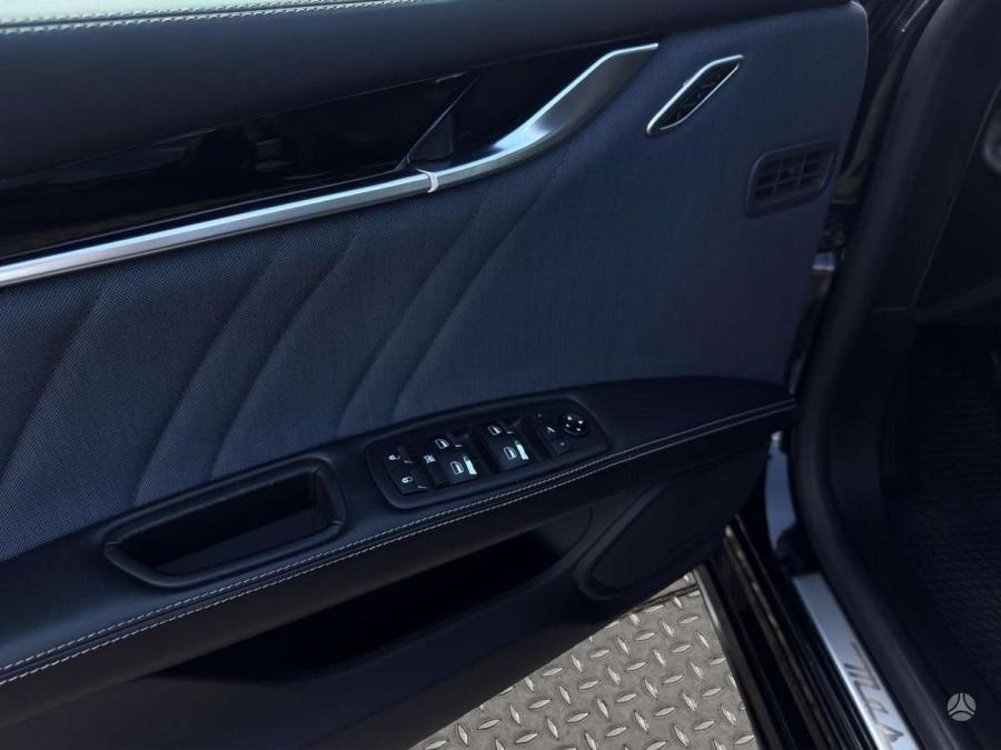 Melns Maserati Ghibli 2019 Kauņa, ar dzinēja tilpumu 3.00 L un nobraukumu 96 tūkst. km par 30999 €, foto 14 vietnē AUTOMOTO.COM.LV