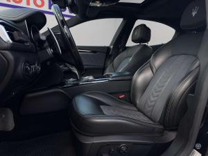 Black Maserati Ghibli 2019 in Kaunas, with an engine capacity of 3.00 L and mileage of 96 thousand km for 30999 €, photo 15 on AUTOMOTO.COM.LV
