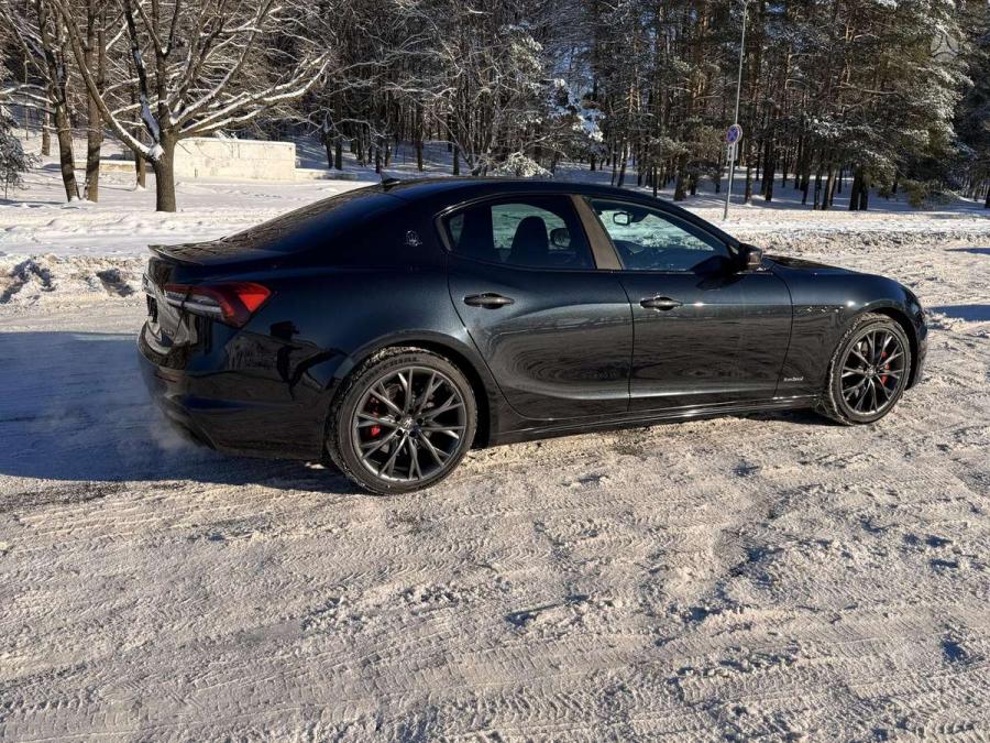 Black Maserati Ghibli 2020 in Kaunas, with an engine capacity of 2.98 L and mileage of 61 thousand km for 35600 €, photo 2 on AUTOMOTO.COM.LV