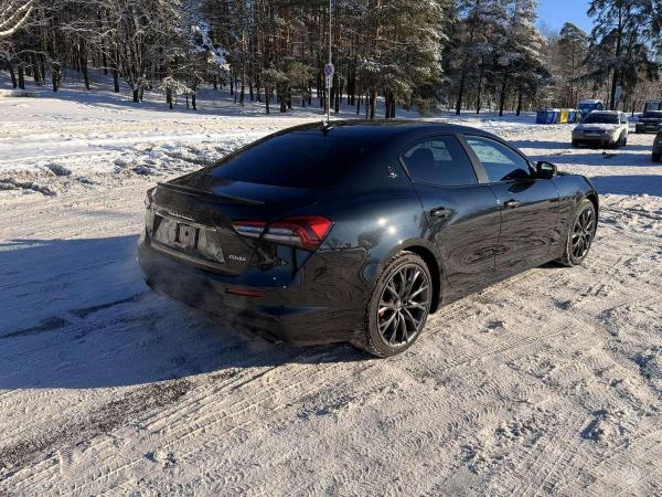 Melns Maserati Ghibli 2020 Kauņa, ar dzinēja tilpumu 2.98 L un nobraukumu 61 tūkst. km par 35600 €, foto 3 vietnē AUTOMOTO.COM.LV