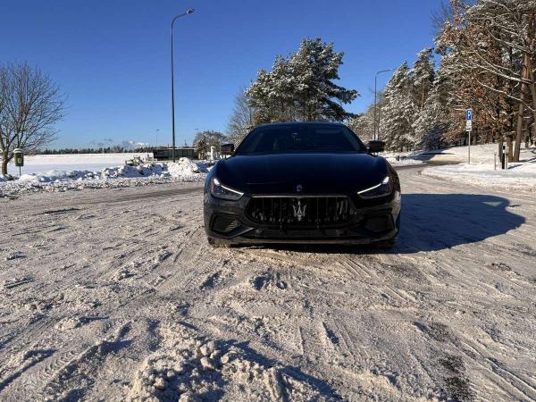 Melns Maserati Ghibli 2020 Kauņa, ar dzinēja tilpumu 2.98 L un nobraukumu 61 tūkst. km par 35600 €, foto 4 vietnē AUTOMOTO.COM.LV