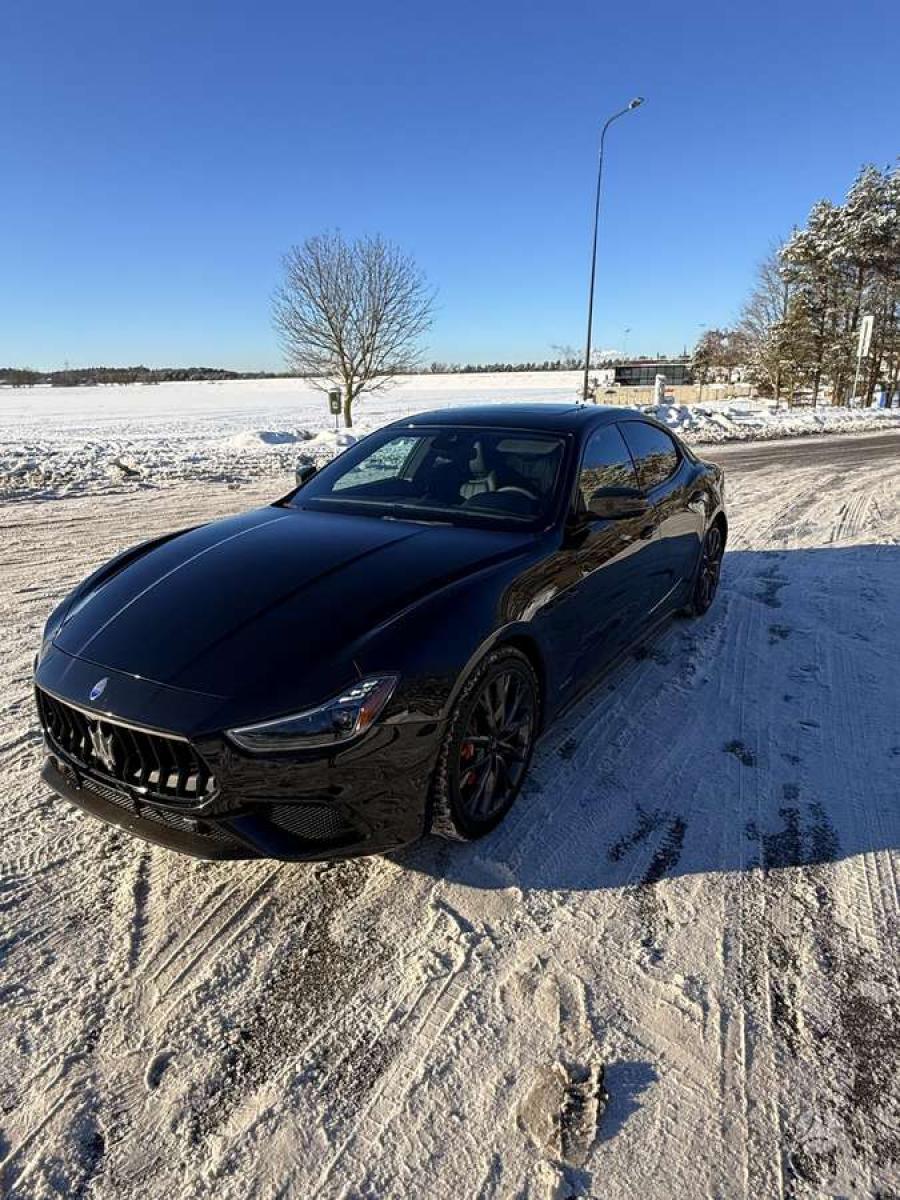 Black Maserati Ghibli 2020 in Kaunas, with an engine capacity of 2.98 L and mileage of 61 thousand km for 35600 €, photo 8 on AUTOMOTO.COM.LV