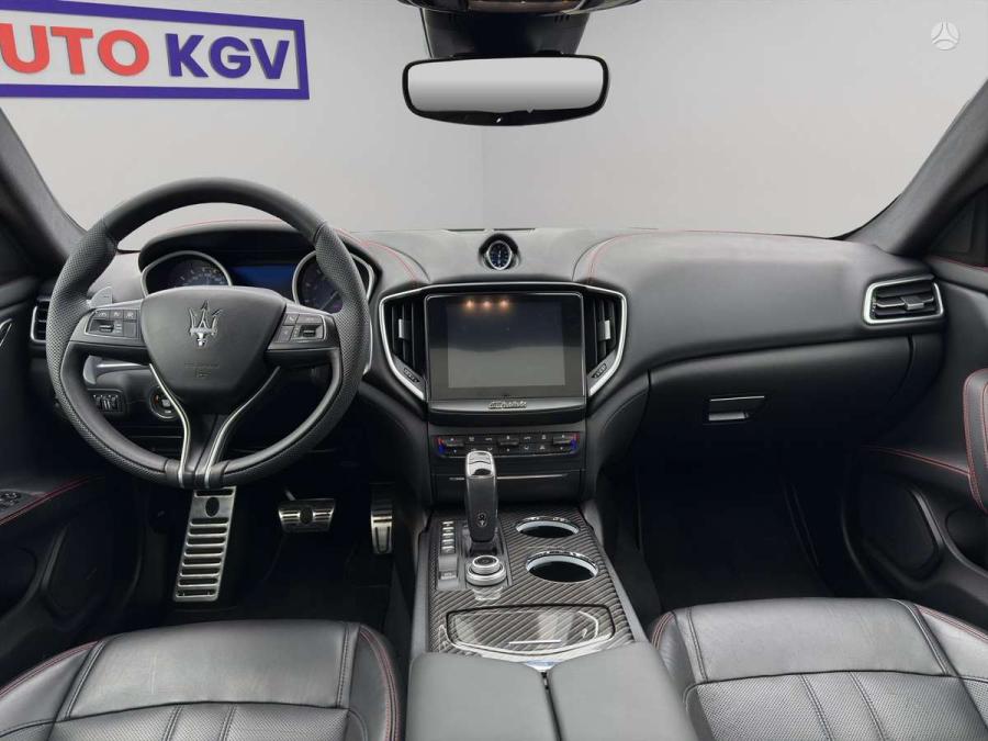 Black Maserati Ghibli 2020 in Kaunas, with an engine capacity of 3.00 L and mileage of 61 thousand km for 32499 €, photo 13 on AUTOMOTO.COM.LV