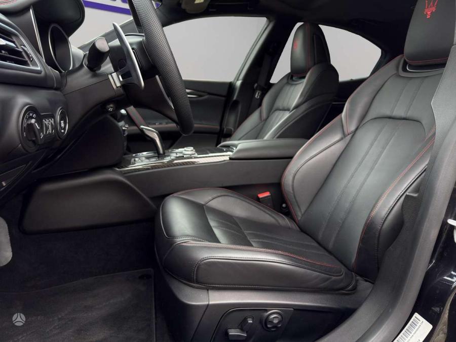 Black Maserati Ghibli 2020 in Kaunas, with an engine capacity of 3.00 L and mileage of 61 thousand km for 32499 €, photo 15 on AUTOMOTO.COM.LV
