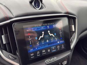 Black Maserati Ghibli 2020 in Kaunas, with an engine capacity of 3.00 L and mileage of 61 thousand km for 32499 €, photo 18 on AUTOMOTO.COM.LV