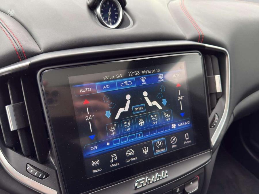 Black Maserati Ghibli 2020 in Kaunas, with an engine capacity of 3.00 L and mileage of 61 thousand km for 32499 €, photo 18 on AUTOMOTO.COM.LV