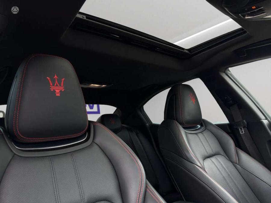 Black Maserati Ghibli 2020 in Kaunas, with an engine capacity of 3.00 L and mileage of 61 thousand km for 32499 €, photo 10 on AUTOMOTO.COM.LV