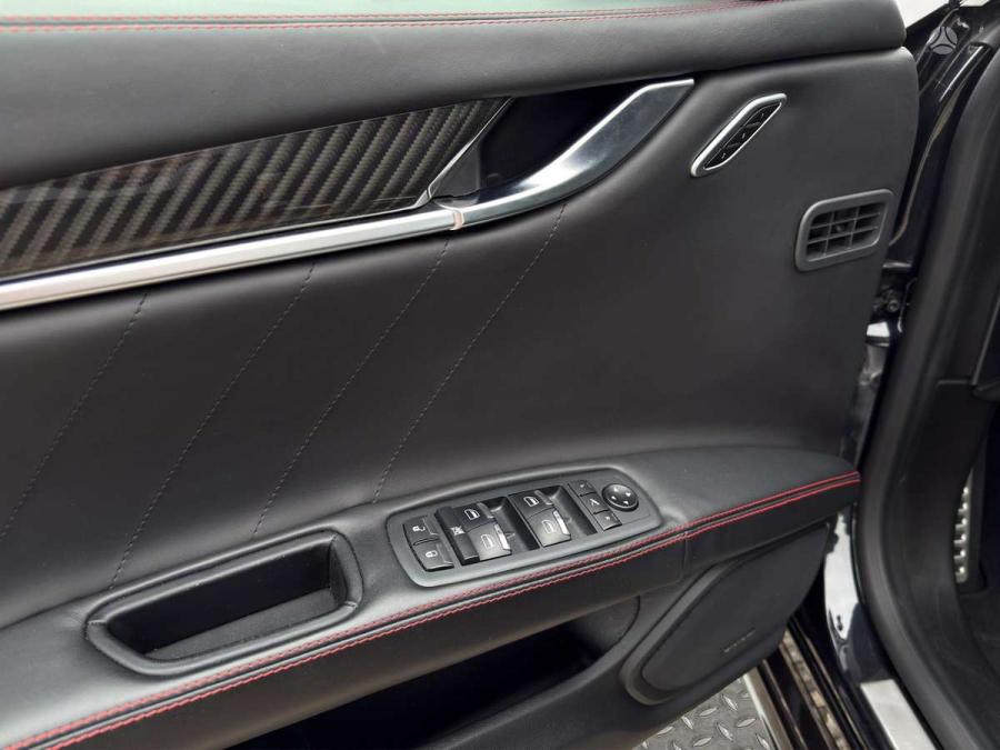 Melns Maserati Ghibli 2020 Kauņa, ar dzinēja tilpumu 3.00 L un nobraukumu 61 tūkst. km par 32499 €, foto 14 vietnē AUTOMOTO.COM.LV