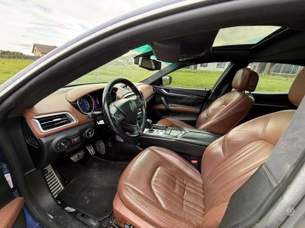 Zils Maserati Ghibli 2015 Šauļi, ar dzinēja tilpumu 2.98 L un nobraukumu 137 tūkst. km par 8200 €, foto 8 vietnē AUTOMOTO.COM.LV