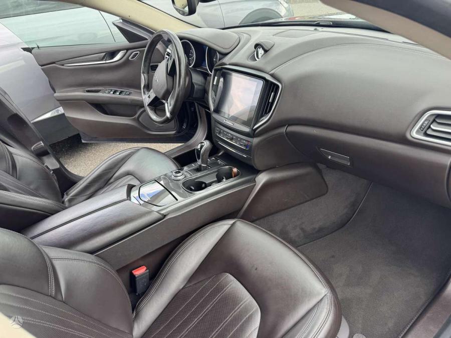 Zils Maserati Ghibli 2018 Kauņa, ar dzinēja tilpumu 2.99 L un nobraukumu 255 tūkst. km par 17000 €, foto 10 vietnē AUTOMOTO.COM.LV