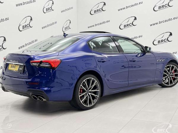 Blue Maserati Ghibli 2019 in Vilnius, with an engine capacity of 2.98 L and mileage of 65 thousand km for 27900 €, photo 4 on AUTOMOTO.COM.LV