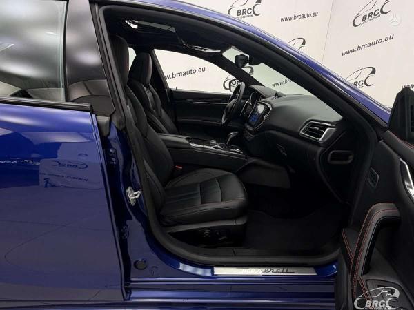 Blue Maserati Ghibli 2019 in Vilnius, with an engine capacity of 2.98 L and mileage of 65 thousand km for 27900 €, photo 6 on AUTOMOTO.COM.LV
