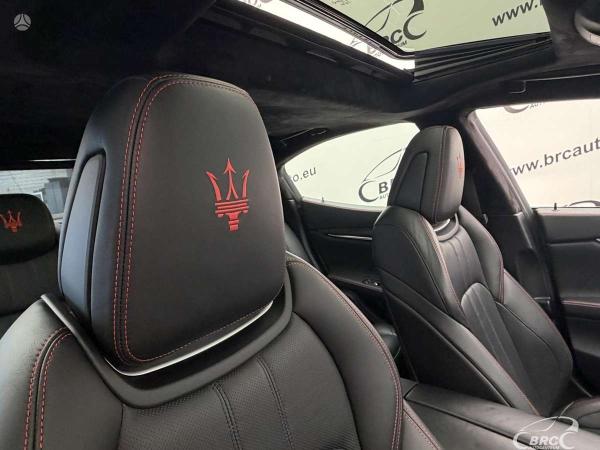 Blue Maserati Ghibli 2019 in Vilnius, with an engine capacity of 2.98 L and mileage of 65 thousand km for 27900 €, photo 10 on AUTOMOTO.COM.LV