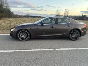 Brūns Maserati Ghibli 2014 Panevēža, ar dzinēja tilpumu 3.00 L un nobraukumu 72 tūkst. km par 18500 €, foto  vietnē AUTOMOTO.COM.LV