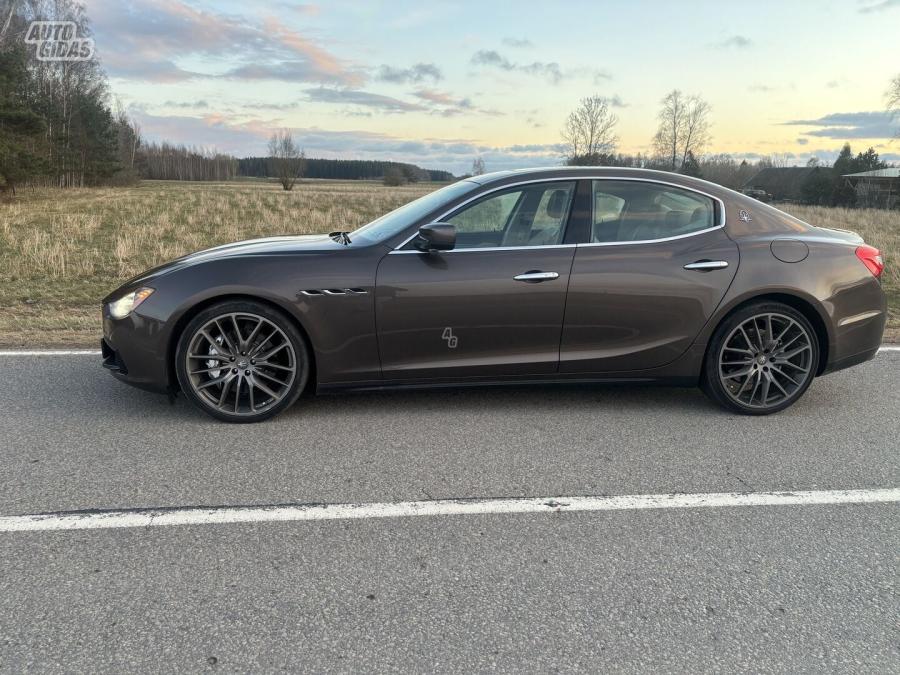 Brūns Maserati Ghibli 2014 Panevēža, ar dzinēja tilpumu 3.00 L un nobraukumu 72 tūkst. km par 18500 €, foto 1 vietnē AUTOMOTO.COM.LV