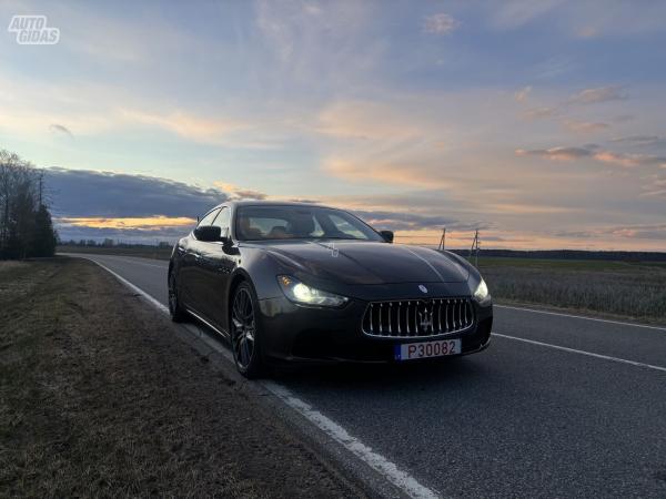 Brūns Maserati Ghibli 2014 Panevēža, ar dzinēja tilpumu 3.00 L un nobraukumu 72 tūkst. km par 18500 €, foto 2 vietnē AUTOMOTO.COM.LV