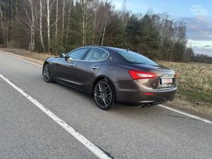 Brūns Maserati Ghibli 2014 Panevēža, ar dzinēja tilpumu 3.00 L un nobraukumu 72 tūkst. km par 18500 €, foto 4 vietnē AUTOMOTO.COM.LV