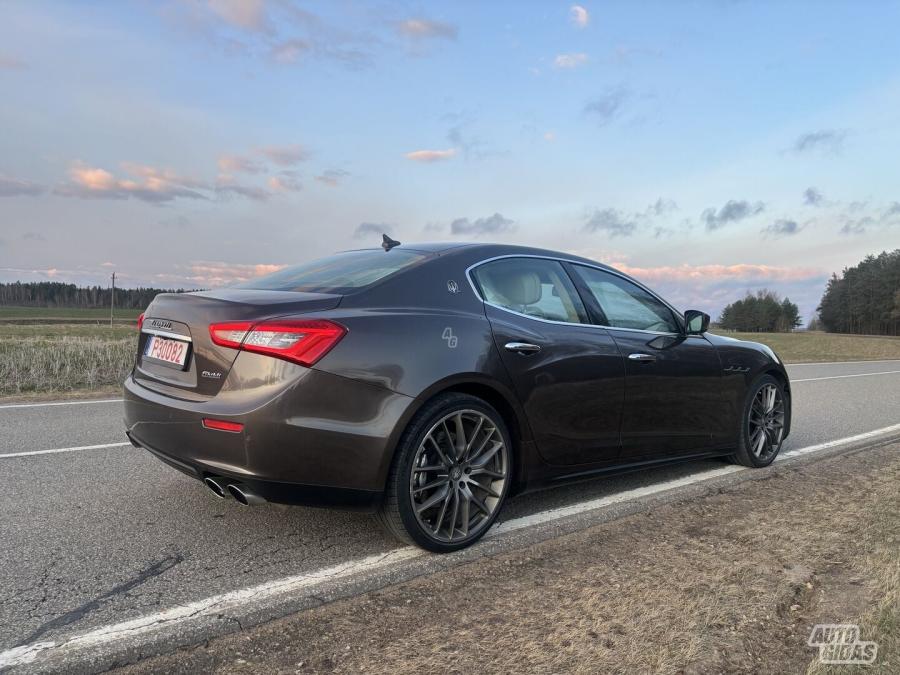 Brūns Maserati Ghibli 2014 Panevēža, ar dzinēja tilpumu 3.00 L un nobraukumu 72 tūkst. km par 18500 €, foto 5 vietnē AUTOMOTO.COM.LV