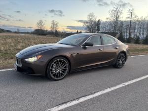 Brūns Maserati Ghibli 2014 Panevēža, ar dzinēja tilpumu 3.00 L un nobraukumu 72 tūkst. km par 18500 €, foto 7 vietnē AUTOMOTO.COM.LV
