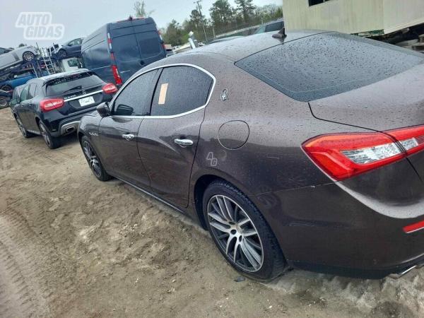 Brūns Maserati Ghibli 2016 Kauņa, ar dzinēja tilpumu 3.00 L un nobraukumu 140 tūkst. km par 6600 €, foto 5 vietnē AUTOMOTO.COM.LV
