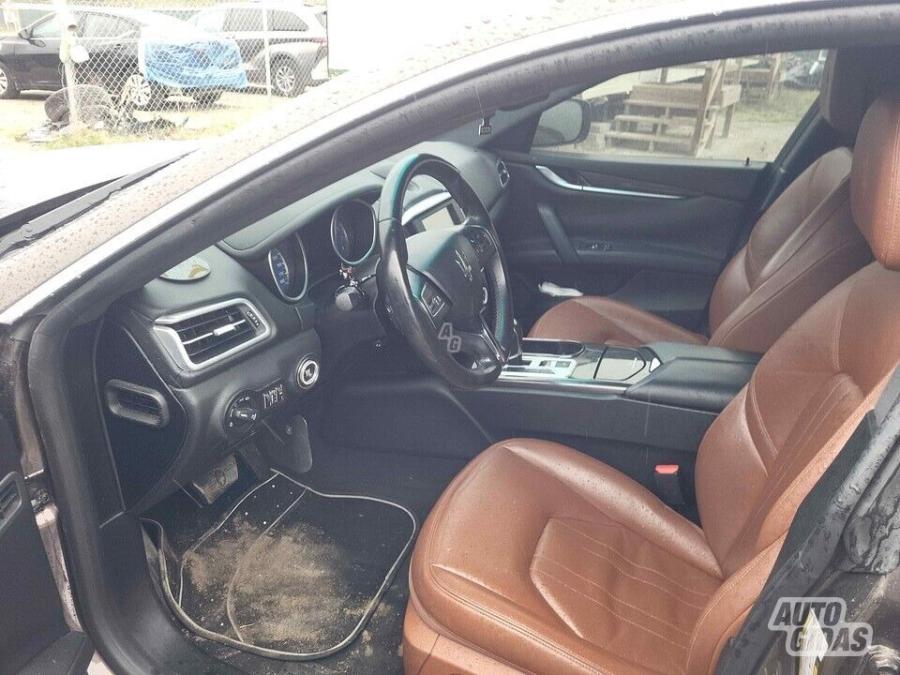 Brown Maserati Ghibli 2016 in Kaunas, with an engine capacity of 3.00 L and mileage of 140 thousand km for 6600 €, photo 8 on AUTOMOTO.COM.LV