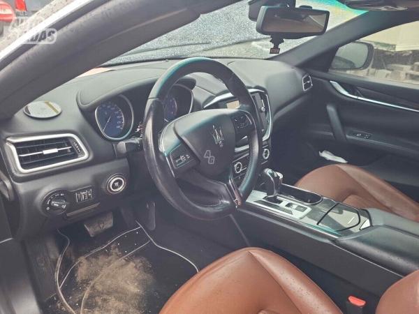 Brūns Maserati Ghibli 2016 Kauņa, ar dzinēja tilpumu 3.00 L un nobraukumu 140 tūkst. km par 6600 €, foto 9 vietnē AUTOMOTO.COM.LV