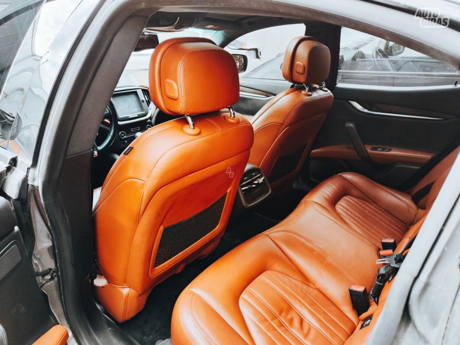 Grey Maserati Ghibli 2014 in Vilnius, with an engine capacity of 3.00 L and mileage of 150 thousand km for 14850 €, photo 12 on AUTOMOTO.COM.LV